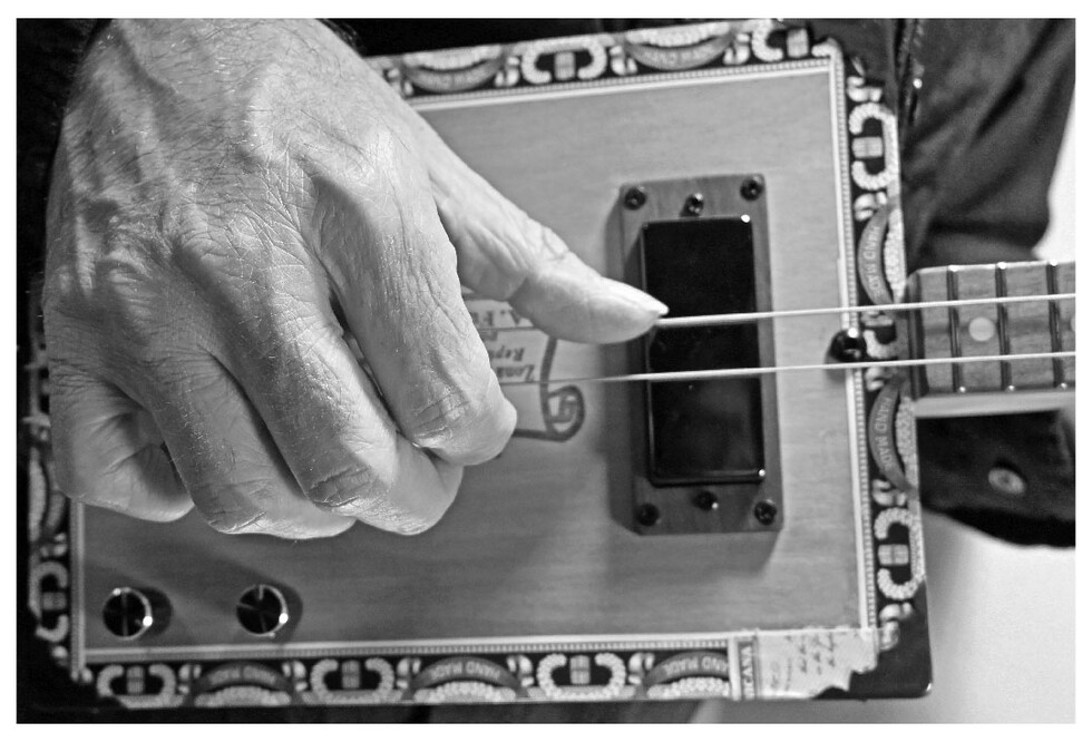 Two-String Cigar Box Guitar | Lesson | Kalymi Music